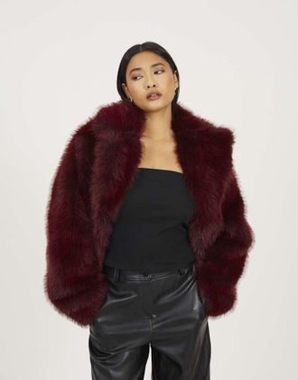 Brave Soul Kurze Kunstpelz-Jacke in Burgunderrot mit Reverskragen