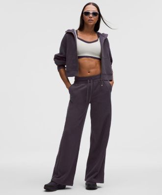 lululemon Scuba Hose mit weitem Bein und mittelhohem Bund Regular f&uuml;r Frauen - Gr&ouml;&szlig;e 2XS in Atmospheric Purple