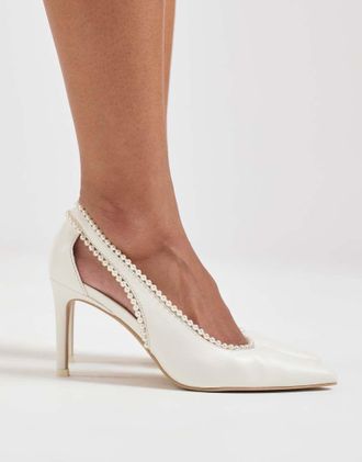 Dolce Vita Kelson - Braut-Pumps aus wei&szlig;em Leder mit spitzer Zehenpartie, Cut-out und Perlenverzierung