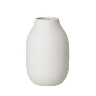 Blomus COLORA- Vase S aus Steingut, Moonbeam, hergestellt in hochwertiger Handarbeit, elegante und dekorative Tischvase, fl&auml;chenschonende Unterseite (H / B /