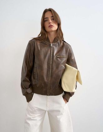 Topshop Bomber ajust&eacute; en similicuir - Marron d&eacute;lav&eacute;