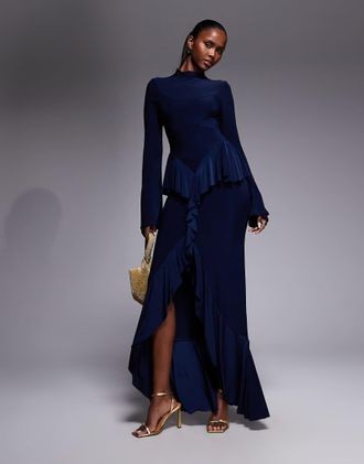 Asos Robe longue douce &agrave; basque et manches longues - Bleu marine