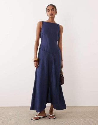 Asos Robe mi-longue &agrave; encolure bateau en lin de qualit&eacute; sup&eacute;rieure avec taille basse asym&eacute;trique et ourlet mouchoir - Bleu marine