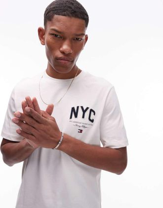 Tommy Hilfiger T-Shirt in Wollwei&szlig; mit NYC-Aufschrift