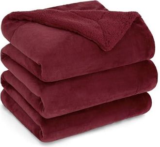 Bedsure Plaid Polaire 220x240 Couverture - Couvre Lit 2 Personnes Rouge, Jete de Canape Grande Taille, Plaid Canap&eacute; Sherpa Doux et Chaude