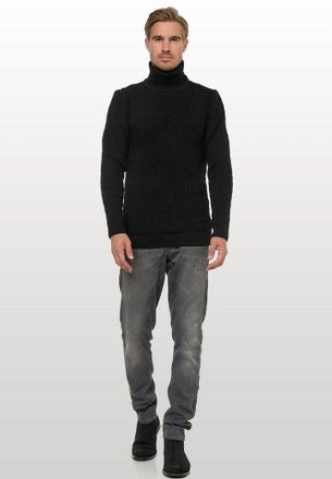 Rusty Neal Rollkragenpullover im angesagten Design