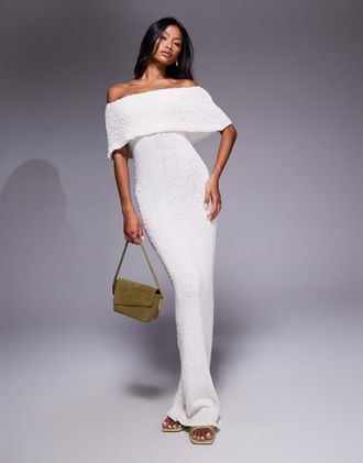 Princess Polly Nixen - Maxikleid aus Boucl&eacute;-Strick in Cremewei&szlig; mit breitem Carmen-Ausschnitt