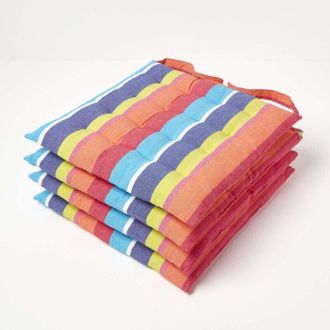 Homescapes Homescapes - Lot de 4 Galettes de chaise capitonn&eacute;e Rayures multicolores 40 x 40 cm