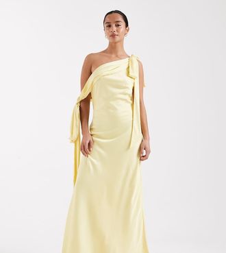 Tfnc Petite Linvit&eacute;e - Robe longue asym&eacute;trique de demoiselle dhonneur en satin - Jaune