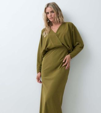 Asos Petite ASOS DESIGN Petite Wickel-Maxikleid mit Fledermaus&auml;rmeln in Gr&uuml;n-Blau