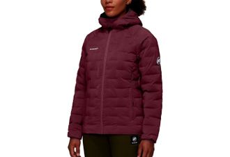 Mammut Steppjacke Sender IN Hooded Jacket mit Markenschriftzug auf der Vorderseite