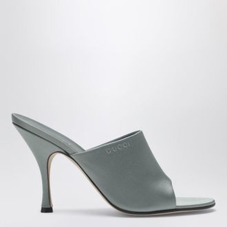 Gucci Slider-Sandale aus Satin in Ozeangr&uuml;n