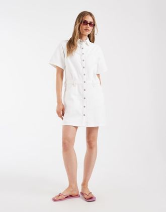 Levi's Robe chemise courte boutonn&eacute;e en jean - Blanc