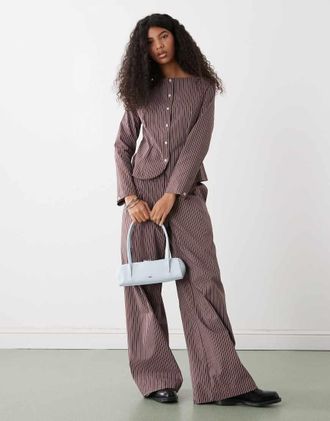 Reclaimed Vintage Top habill&eacute; &agrave; boutons et fines rayures - Bleu et marron-Multicolore