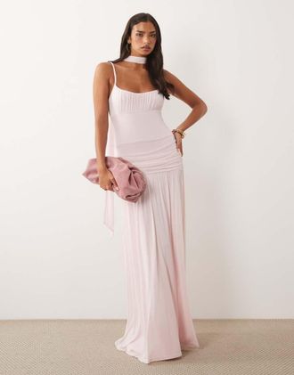 Asos Robe longue en tulle avec buste fronc&eacute; et d&eacute;tail foulard - Rose