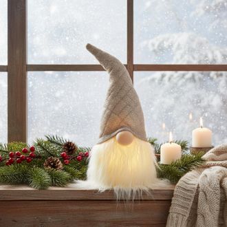 Com-Four Premium Weihnachts-Wichtel mit LED als Weihnachtsdeko - skandinavischer Zwerg mit warmweißem LED-Licht - beleuchteter Deko-Gnom - Kobold [Auswahl vari