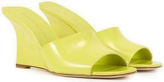 Stuart Weitzman Mules Vinnie Wedge 85 en cuir verni