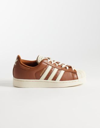 adidas Originals Superstar II - Sneaker in Braun mit H&auml;kelstoff-Zunge