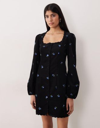 Nobody's Child Memphis - Minikleid aus Cord in Schwarz mit Blumenstickerei, Knopfleiste und Muschelsaum