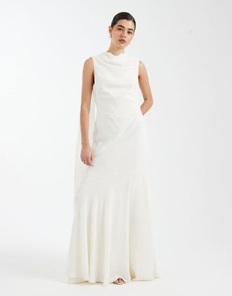 Six Stories Bridesmaid - Crepe-Maxikleid in Elfenbeinwei&szlig; mit hohem Wasserfallausschnitt