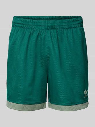 adidas Originals Relaxed Fit Shorts mit Label-Stitching Modell Mockeylet