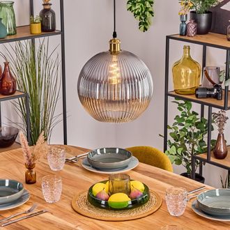 HOFSTEIN H&auml;ngeleuchte Koyoto, 1-flammige H&auml;ngelampe aus Metall/Riffelglas in Gold/Rauch/Klar, moderne Pendelleuchte im Retro/Vintage-Design (Schirm 30 cm), E27