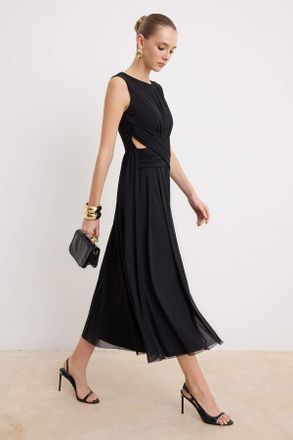 Trendyol Gebl&uuml;mtes Maxikleid f&uuml;r Damen, &auml;rmellos, Skater-Schnitt - Schwarz