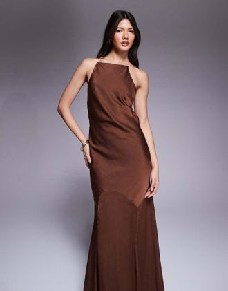 Asos Robe longue satin&eacute;e en biais avec col montant et ourlet plongeant - Marron-Brown