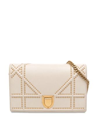 Dior portefeuille Diaroma en peau dagneau &agrave; d&eacute;tails de clous (2019) - Blanc