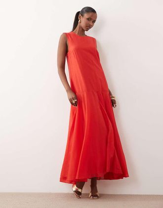 Vero Moda Volumin&ouml;ses Maxikleid in Weihnachtssternrot mit tiefer Taille