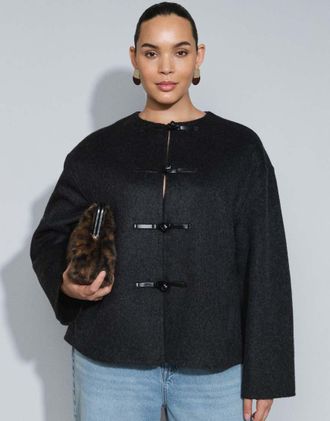 Asos veste sans col en m&eacute;lange de laine avec fermetures brandebourg en charbon-Gris