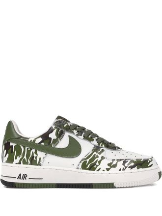 Nike Air Force 1 Sneakers mit Camouflagemuster - Wei&szlig;