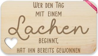 Shirtracer Fr&uuml;hst&uuml;cksbrettchen Holz Herz - Statement - Fr&uuml;hst&uuml;cksbrett - Wer den Tag mit einem Lachen beginnt I Spruch Morgen Lustig I Witzig Geschenk Spr&uuml;che - 