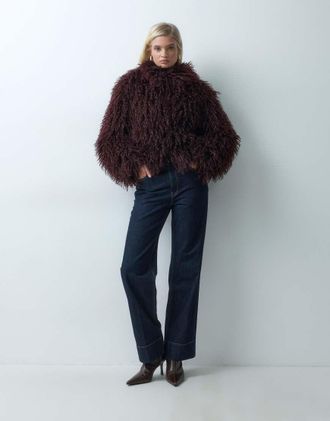 Gina Tricot Gina Tricot Shaggy-Jacke aus Kunstfell in Burgunderrot