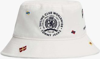 Tommy Jeans Anglerhut in Wei&szlig; mit mehrfarbiger Flag-Stickerei