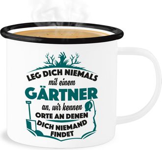 Shirtracer Emaille Becher Blechbecher - Statement Sprüche - Leg dich niemals Gärtner an - 300 ml - Weiß Schwarz - sarkasmus garten tasse spruch gartenbauer sprue