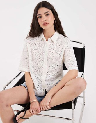 Levi's Harlie kurz&auml;rmliges Spitzenshirt in Wei&szlig;