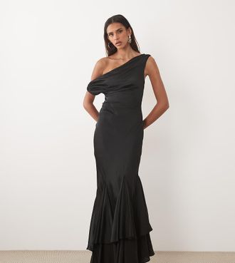 Asos Tall ASOS DESIGN Tall robe midaxi &agrave; &eacute;paules tombantes avec ourlet asym&eacute;trique &agrave; godets en noir-Multi
