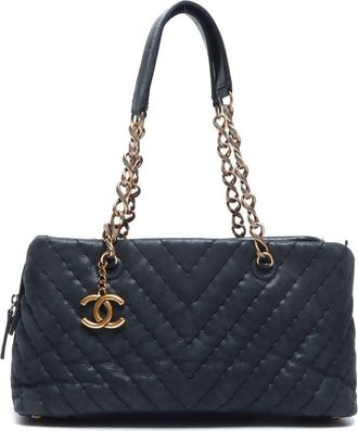 Chanel 2011 Handtasche mit V-Steppung - Grün