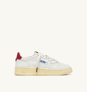 Autry BASKETS MEDALIST LOW EN CUIR BLANC ET DAIM DEEP CLARET