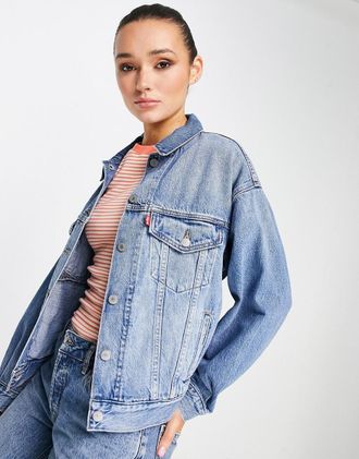 Levi's Truckerjacke in mittelblauer Waschung im Stil der 90er-Jahre