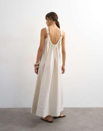 Topshop Robe longue &agrave; enfiler avec bretelles &agrave; boucle et dos ouvert - Blanc cass&eacute;-Neutral