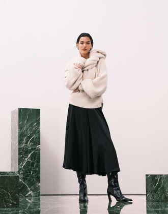 Asos Jupe mi-longue &eacute;vas&eacute;e en satin - Noir