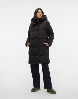 Vero Moda Stella manteau rembourr&eacute; &agrave; &eacute;paules tombantes en noir