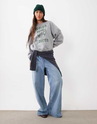Polo Ralph Lauren sweat-shirt &agrave; &eacute;cusson varsity gris