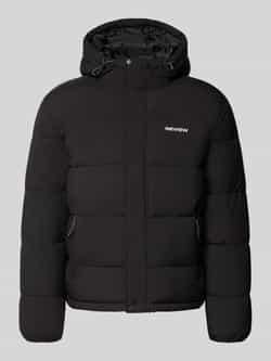 Review Steppjacke mit Label-Stitching