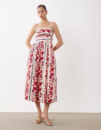 Hope & Ivy Robe bandeau mi-longue avec empi&egrave;cement &agrave; imprim&eacute; fleuri contrastant - Rose