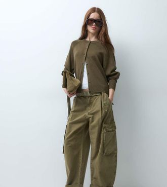 Asos Petite ASOS DESIGN Petite Cargo-Hose mit gekrempeltem Saum und G&uuml;rtel mit &Ouml;sen in verwaschenem Khaki-Gr&uuml;n