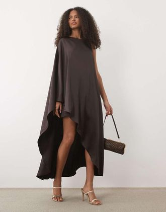 Forever New Robe courte asym&eacute;trique en satin - Chocolat-Marron