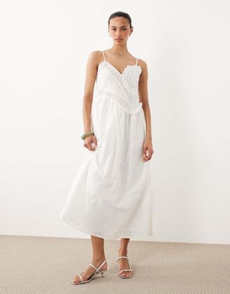 River Island Robe mi-longue en dentelle effet patchwork - Cr&egrave;me-Blanc